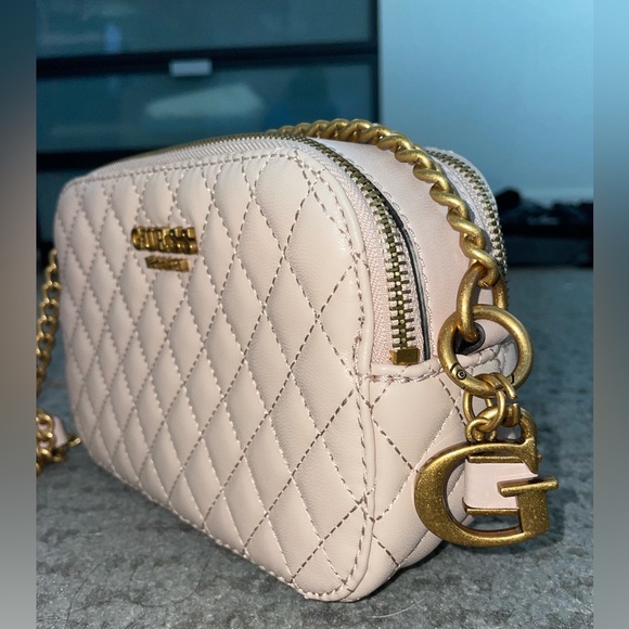 Guess | Bags | Guess Purse | Poshmark